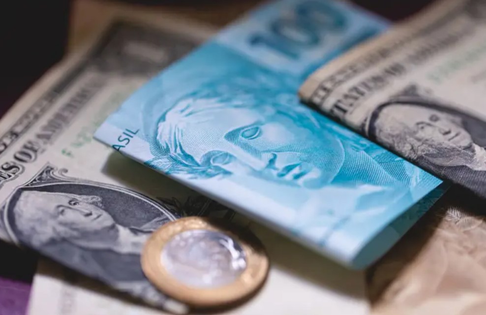 Em ano de alta mundial do dólar, real lidera com folga ranking de ...